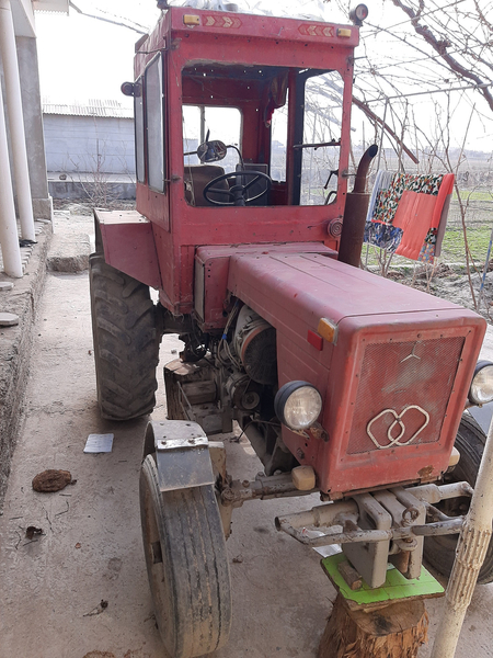 T 25 traktor sotiladi
