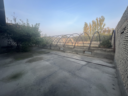 Furqat tumani SHoyimbek MFYda Hovli uy sotiladi