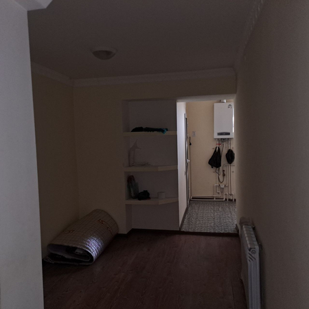 Luchuvoyda kvartira ijaraga beriladi. 200$ BITADIGONI.