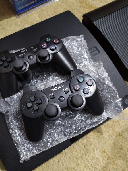 PlayStation 3 slim xolati ideal 10 oyin yoziligan tayor