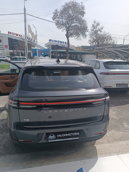 Leapmotor C10 hibrid 2024 yangi model