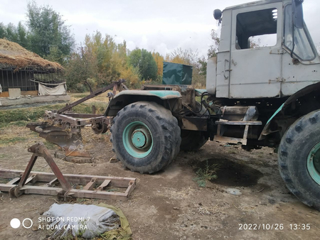 T150 traktori sotiladi