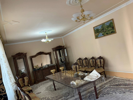 Toshkent viloyati Nurafshon shaxri  Navruz MFYda uy sotiladi