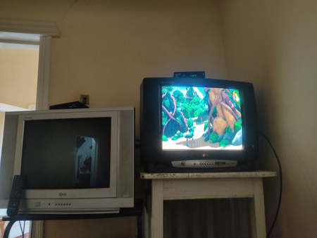 Televizor LG 2ta sotiladi zoʻr ishlaydi