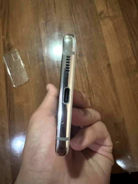 Samsung A82 5G  120Hz sotiladi