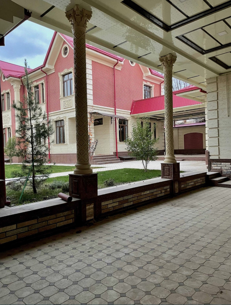 Два новых дома на одном участке 9 соток по улице Циолковского.