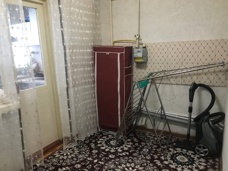 Ховли сотилади,11 та хонаси 4 санузели бор