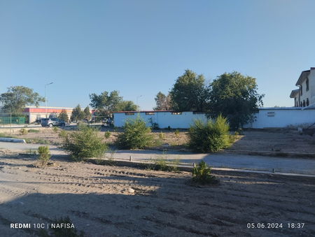 Omborxona va yer sotiladi