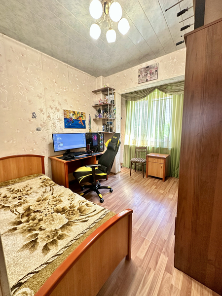Продается 5 комнатная квартира на Лабзаке.