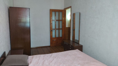 Сдаётся в аренду.  Ялангач массив.  2 - х комнатная, 4 этаж. 350 у.е.