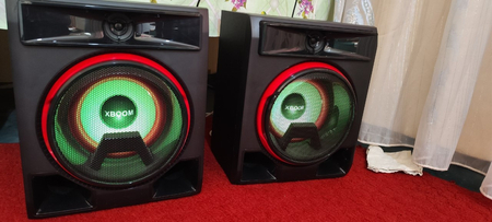 LG 65 DK Musiqa markazi