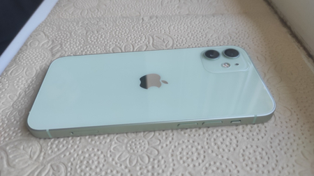 iPhone 12 128gb  в отличном состоянии на фото всё ест .