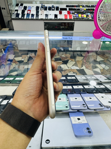 iPhone 11  128 gb white ideal