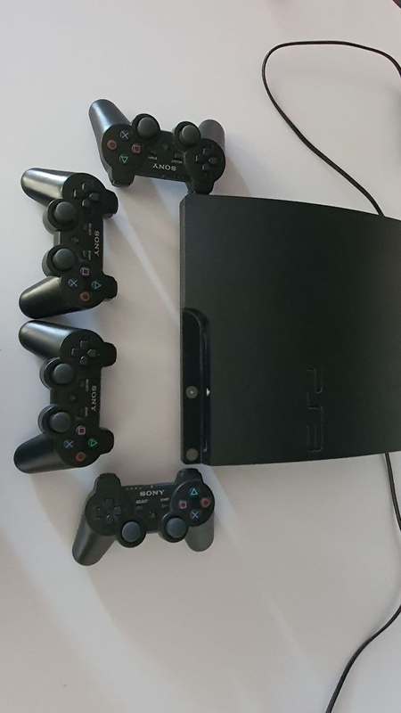 Продаётся Playstation 3, 1 tb, имеется 4 джостика,