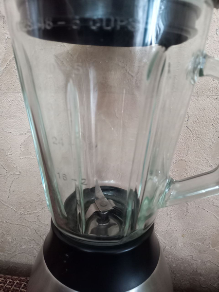 Продам блендер Artel