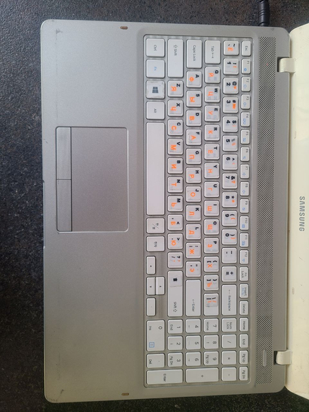 Samsung core i3-5chi avlod/ 8GB RAM/ 256GB SSD, 15.6 ekran
