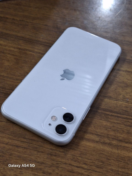 Iphone 11 128 gb li zor 82% zaryadi bemalol yetadi