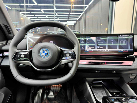 BMW i5 Luxury В Наличии