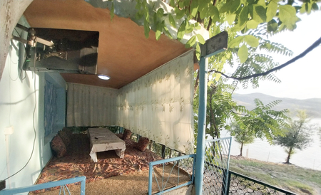 DACHA BURCHIMULLA suv buyida joylashgan