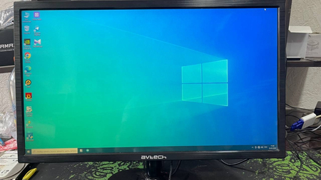 Avtech 22 Led Monitor ekranda azgina dogi bor