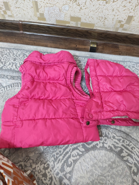 Жилетка.  H&M. На 8-12 мес