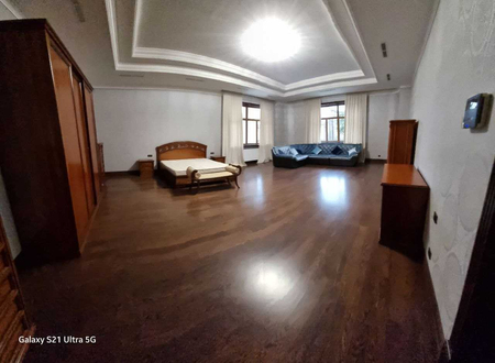 Продажа: Замок-2400 м2. Мирз-Улуг. район. 53 сотки.Аренда 40000у.е
