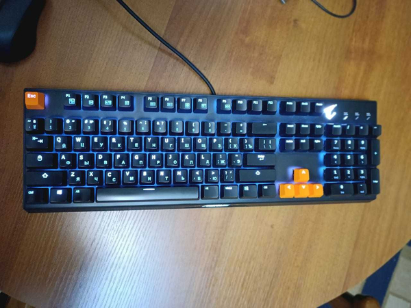 Игровая клавиатура GIGABYTE AORUS K9 на оптических хот-своп свичах