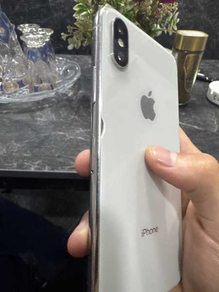 Iphone Xs xolati yaxshi aybi orqasida fotodabor