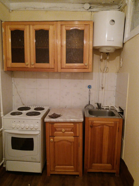 Продам спутник5 2ком 2этаж 2этажки дом деревянный среднее состояние