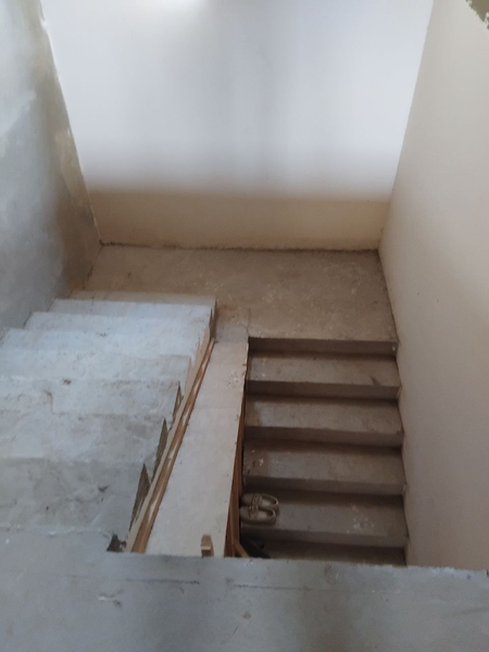 UY sotiladi 8 xonali zaliyam bor