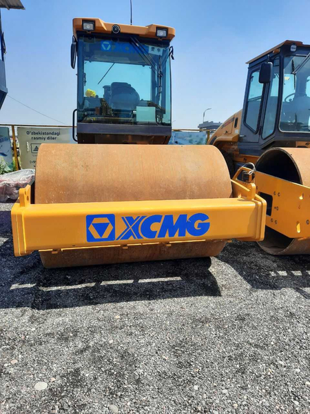 В наличии; Дорожный каток XCMG XS163J
