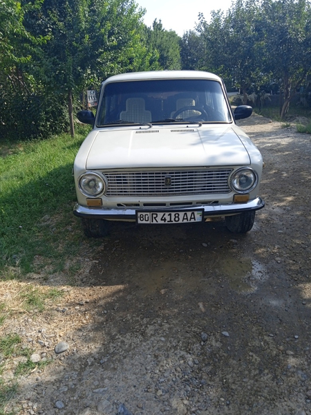 Mashina yaxshi xolatda metani bor