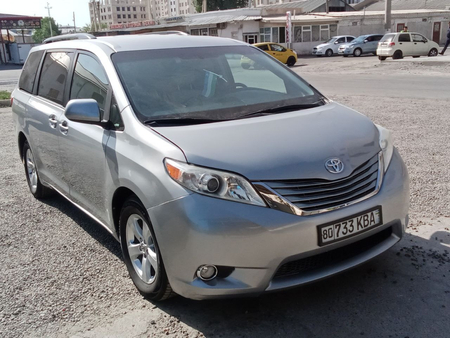 Toyota Sienna минивен фул позиция.