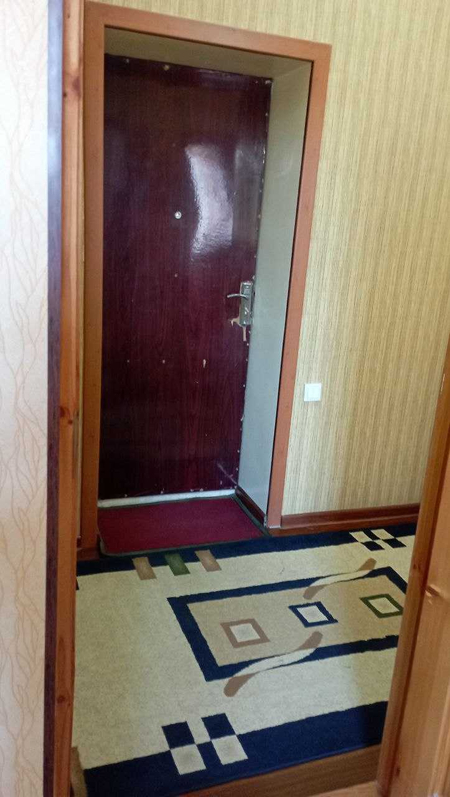 1 хонали квартира жихозлари билан сотилади