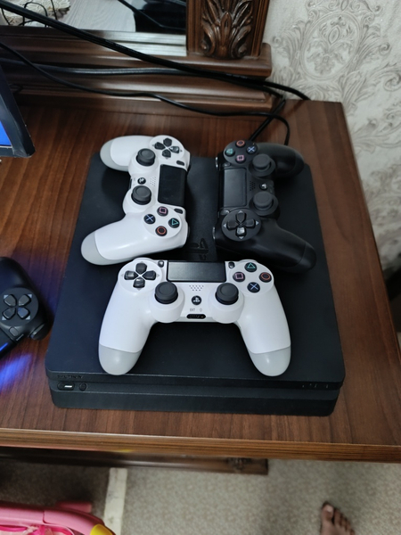 Playstation 4 Slim 1 TB