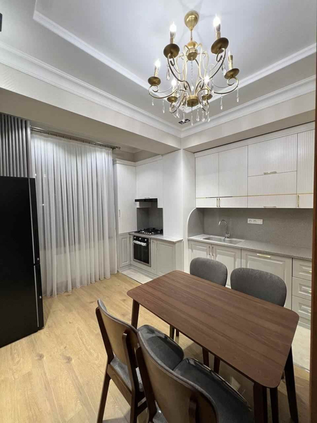Продажа 3х комнатной квартиры в центре самарканда