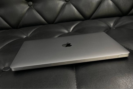 Apple MacBook Air M1 8/256 GB 2020 года в идеальном состоянии