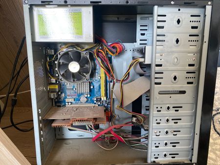 Продам Домашний Pc. Можно на запчасти или пользоваться как офисный.