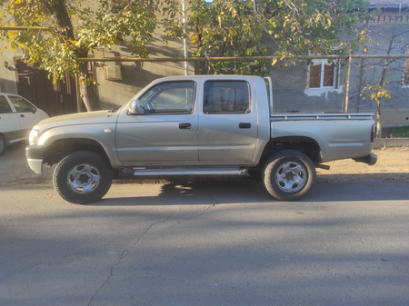 Toyota Hilux sotiladi