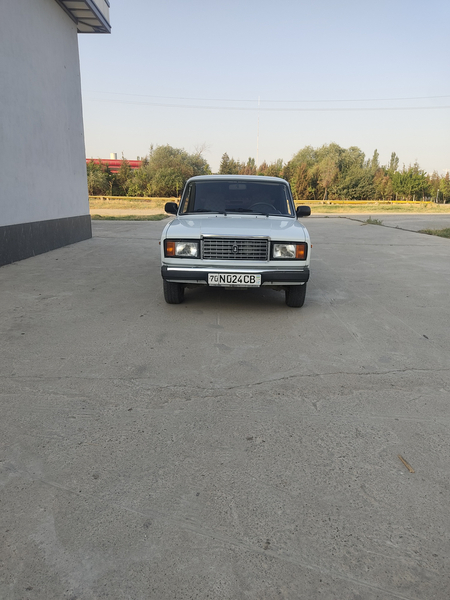 vaz 2107 sotiladi