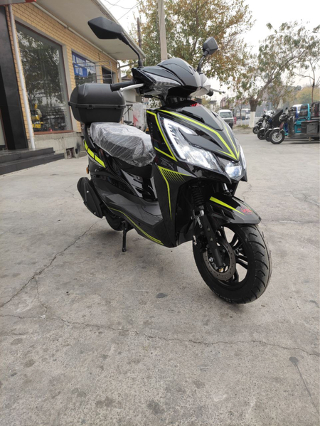 Sport Skuter 150 kubalik eng tez yuradigani optomga bor