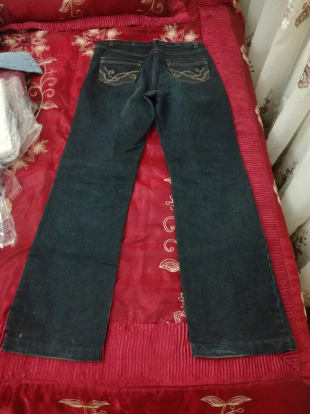 Продаются женские джинсы