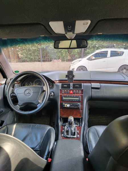 Mercedes 210 mator 111