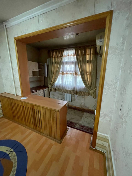 Yunsobod 8 kv 2/1/4 zerkalka sredni remont arintir billur