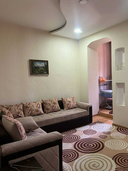 Продам 4-х комнатную (82 кв.м)в Шайхантахурском районе,метро Пахтакор.