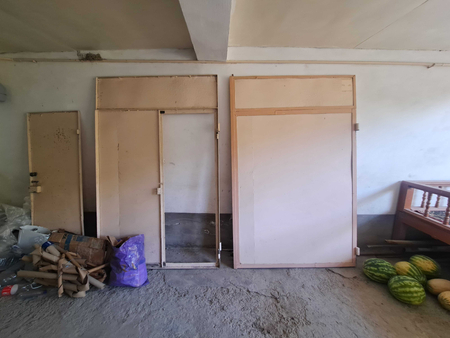 Darvoza B/U , xonobod sergeli tumani, rangi sariq, butun