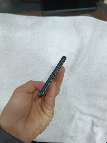 Xiomi 11 lite 128 gb  holati chotki oqib tel qilila the oylab