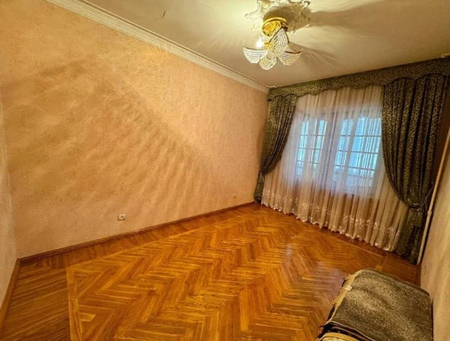 Кушбеги 4х комнатная 4 этаж не торец .Т. Площадь 98 ресторан кушбеги