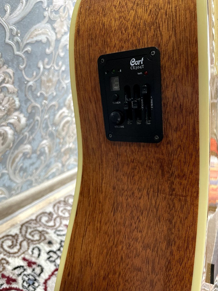 Gitara Cord acustik (41) sotiladi