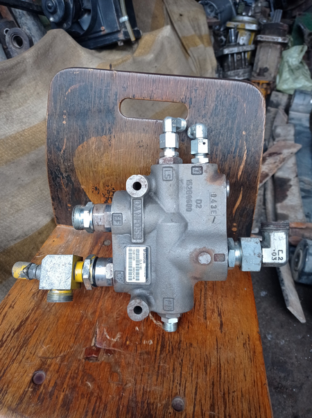 ЗАМОК клапана. DANFOSS. Для спец техники.